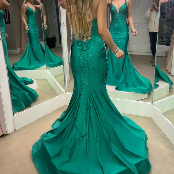 Dresses | Emerald Prom Dress | Poshmark